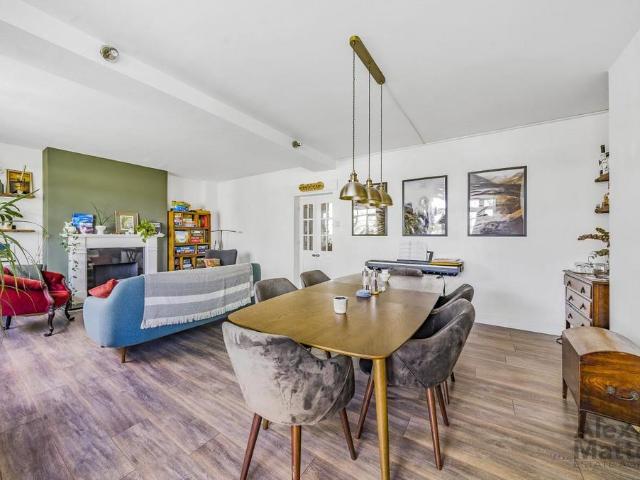 Acorn Walk, Rotherhithe, SE16 3 bed flat to rent £2,500 pcm £577 pw