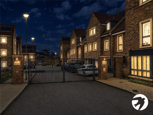 Acorn Way, Orpington, BR6 2 bed flat to rent £1,800 pcm £415 pw