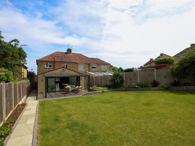 Acacia Grove, Bath BA2 3 bed house to rent £2,495 pcm £576 pw