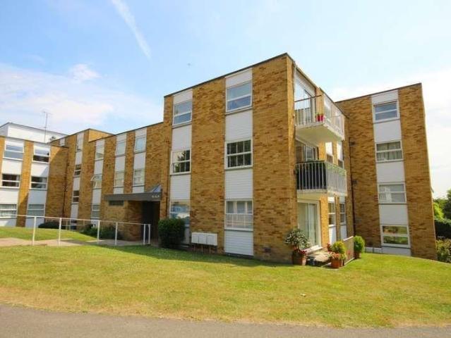 Acacia House, Ancastle Green, Henley. 2 bed flat to rent £1,495 pcm £345 pw
