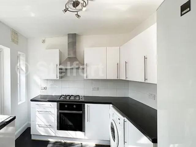 Acacia Lodge, 37 39 Torrington Park, London, N12 9TB, United Kingdom | 4 bed house for rent #167883627 | Rentberry
