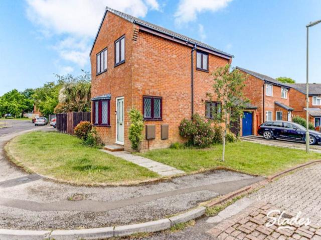 Acacia Road, Hordle, Lymington 3 bed detached house to rent £1,495 pcm £345 pw