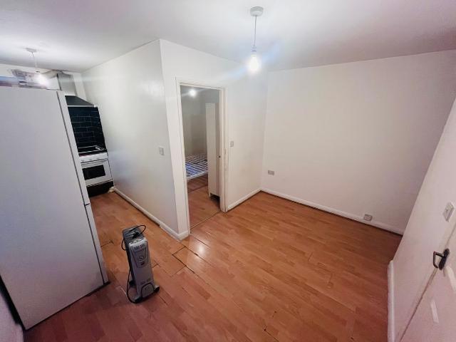 Acacia Road, London E17, 2 bed flat to rent, £1,500 pcm | PrimeLocation