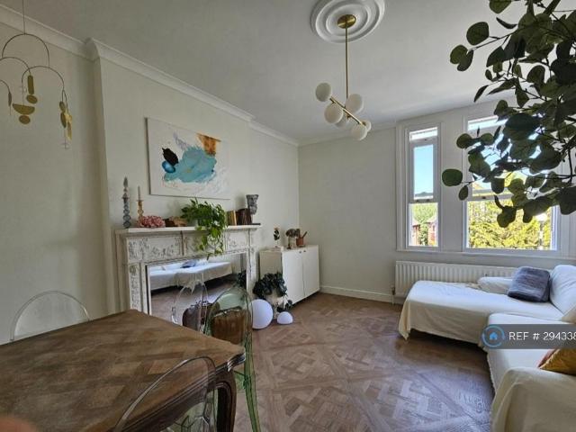 Acacia Road, London, W3 1 bed flat to rent £1,800 pcm £415 pw