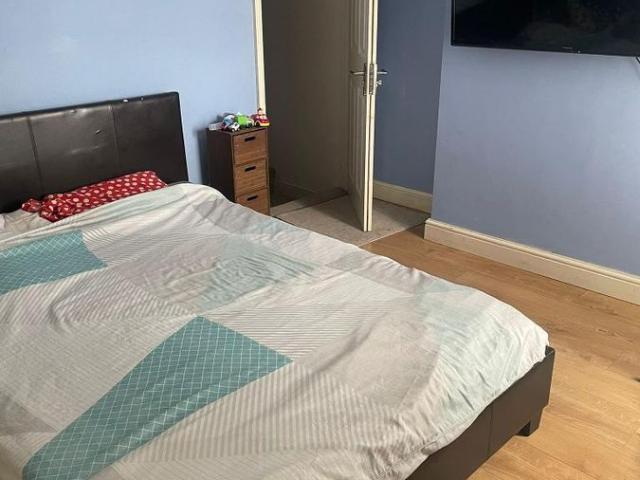 Acacia Road, Mitcham CR4, Room to rent, £950 pcm | PrimeLocation