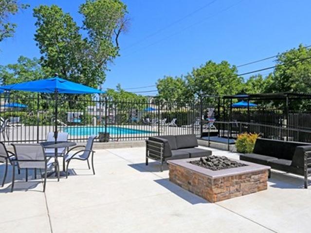 ACADEMY LANE APARTMENT HOMES The Graduate