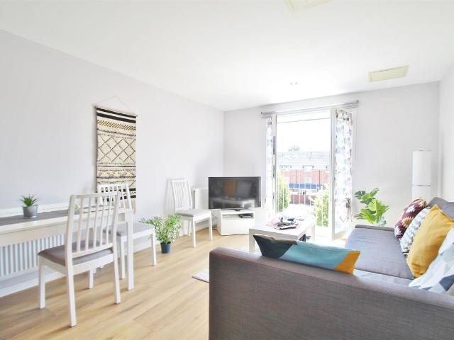 Academy Place, Isleworth TW7, 1 bed flat to rent, £1,650 pcm | PrimeLocation
