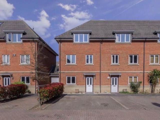 Academy Place, Isleworth TW7, 4 bed town house to rent, £2,900 pcm | PrimeLocation