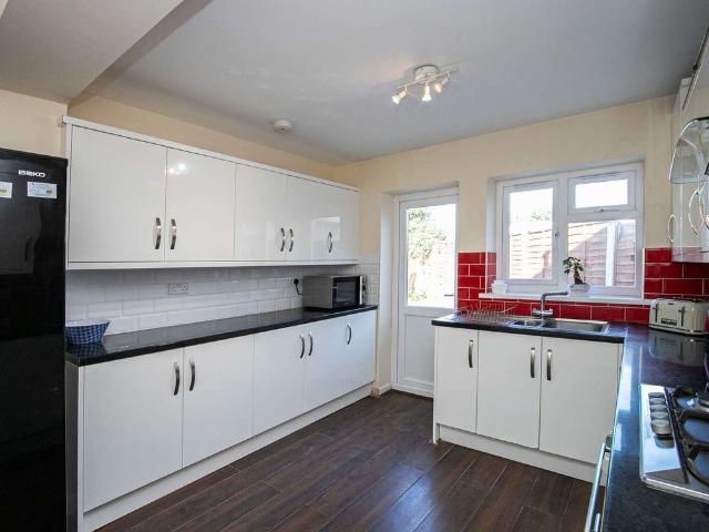 Academic Year Student Rooms – Flexible Rolling Tenancies Stay as long as you need, with simple tenant notice provisions. Foxley @ Room 2