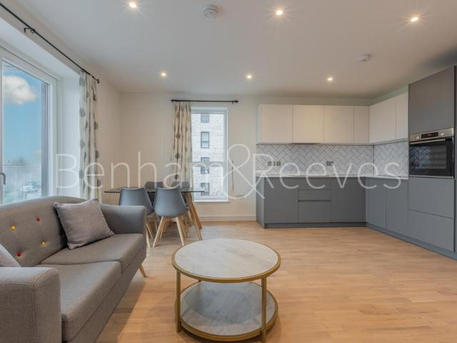 Accolade Avenue, Southall UB1 2 bed apartment to rent £2,000 pcm £462 pw