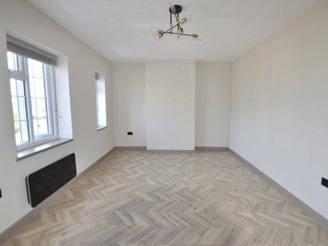 Ace Parade, Hook Road, Chessington, KT9