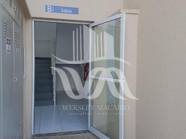 Aceita financiamento. Apartamento térreo com 2 dormitórios, sala com varanda, 55m² no Cond. Pq. dos