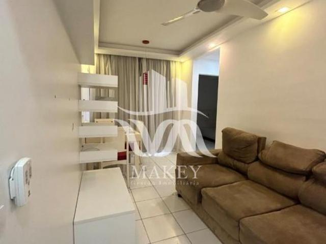 Aceita financiamento. Apartamento de 2 dormitórios, com armários, varanda e elevador 69m². Cond. T