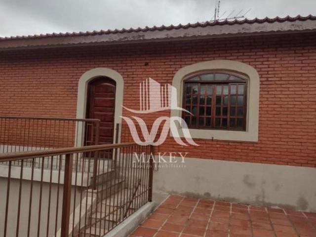 Aceita financiamento e carro, Casa com 3 dormitortios, 2 banheiros, 3 vagas em excelente localização