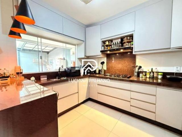 ACEITA FINANCIAMENTO E FGTS / ESCRITURADA / CASA TÉRREA / 3 SUÍTES 61 99265 3634