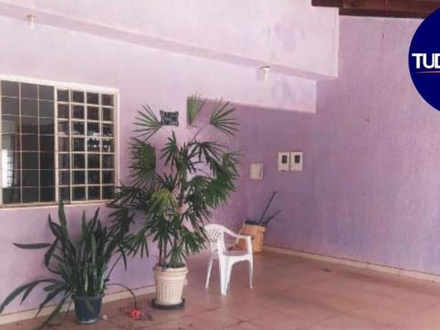 ACEITA FINANCIAMETO: Casa à venda no Setor Central do Gama DF: 3 quartos, 1 sala, 1 banheiro, 4 vag