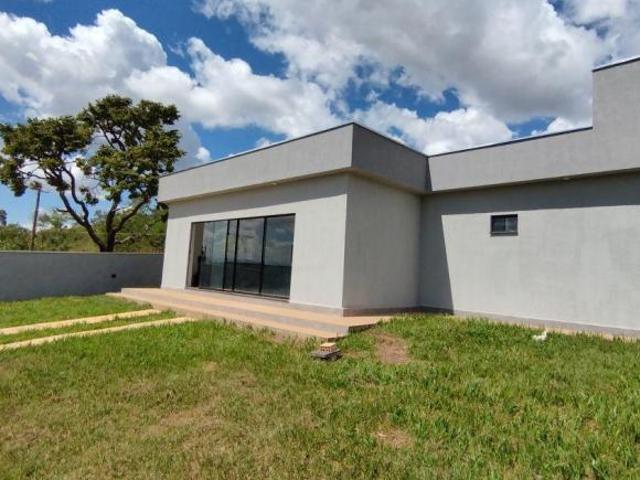 Aceita Permuta! Casa Nova, 3 Quartos, Suite, Quintal Grande, Lazer! Condomínio No Jardim Botânico