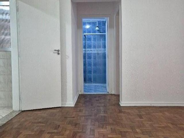 Achadinho na Barra Funda com piso de taco e quintal! Oportunidade imperdível!