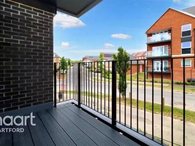 Ackers Drive, DA10 2 bed flat to rent £1,700 pcm £392 pw