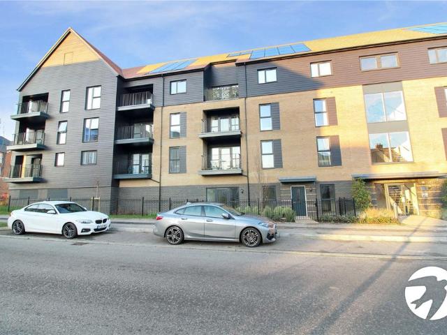 Ackers Drive, Weldon, Ebbsfleet. 2 bed flat to rent £1,750 pcm £404 pw