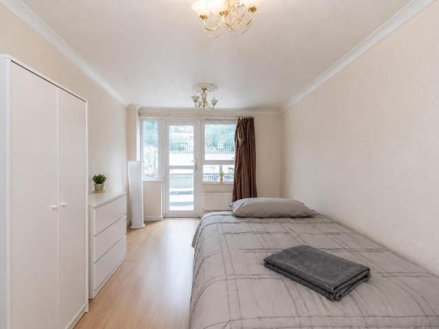 Ackroyd Drive, London E3, Room to rent, £975 pcm | PrimeLocation
