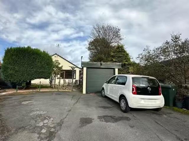 Acre Avenue, Eccleshill, Bradford 3 bed detached bungalow for.