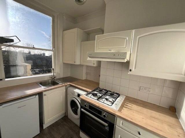 Acre Lane, Clapham, London SW2, 2 bed flat to rent, £2,150 pcm | PrimeLocation