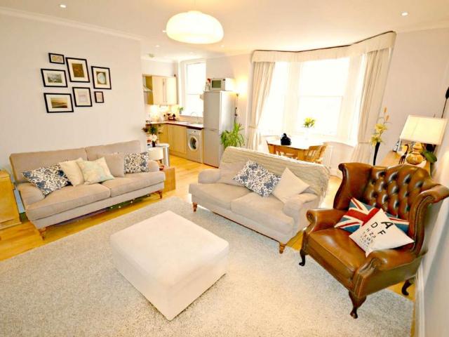Acre Lane, Brixton, London 2 bed flat to rent £2,850 pcm £658 pw