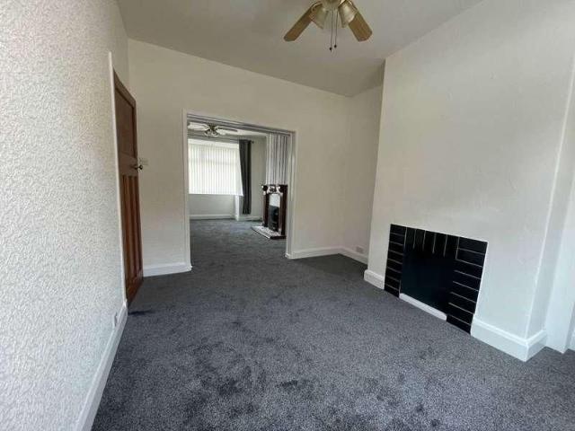 Acre Lane, Derker, OL1