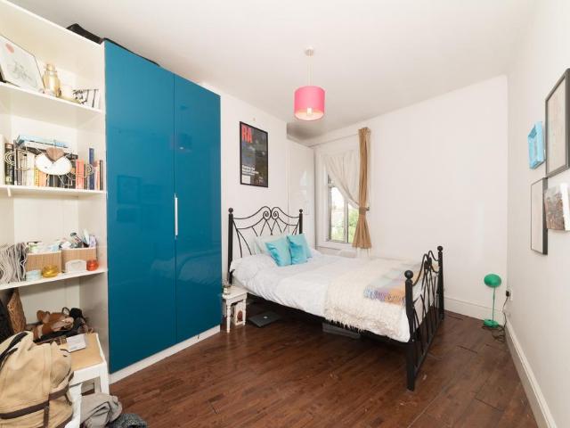 Acre Lane, London SW2 4 bed flat to rent £3,800 pcm £877 pw