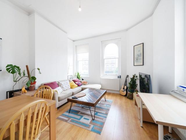 Acre Lane, London SW2, 3 bed flat to rent, £3,400 pcm | PrimeLocation