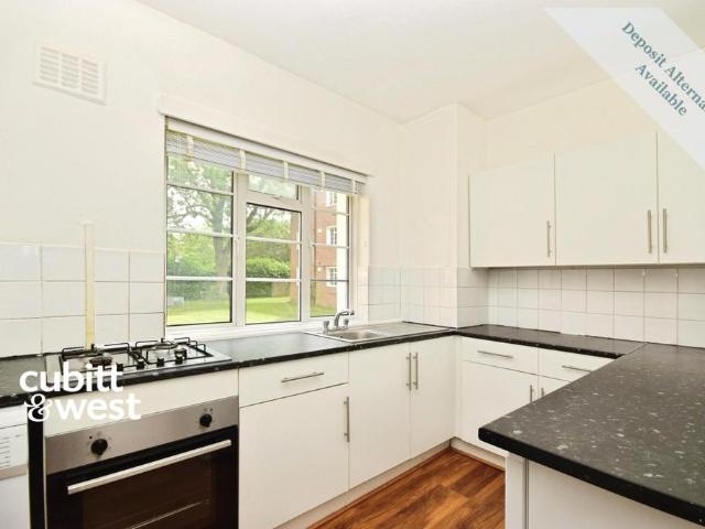 Acre Lane Wallington SM6 2 bed apartment to rent £1,650 pcm £381 pw