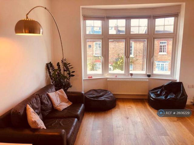Acre Road, Kingston Upon Thames, KT2 2 bed flat to rent £2,100 pcm £485 pw