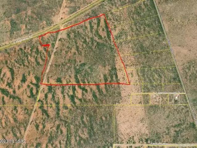 Acres Az 82, Huachuca City, AZ 85616