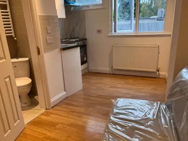 Active Hair Studio, High Street, London, W3 9DB, United Kingdom | Studio apartment for rent #130735512 | Rentberry