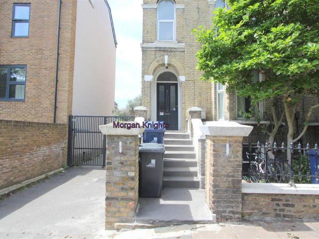 Acton W3 3 bed apartment to rent £2,175 pcm £502 pw