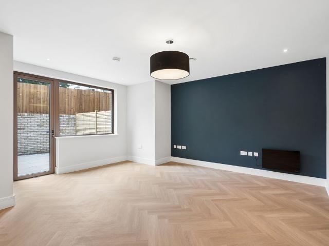 Acton W3, 3 bed flat to rent, £4,000 pcm | PrimeLocation