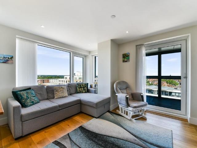 Acton Walk London N20 2 bed apartment to rent £2,500 pcm £577 pw