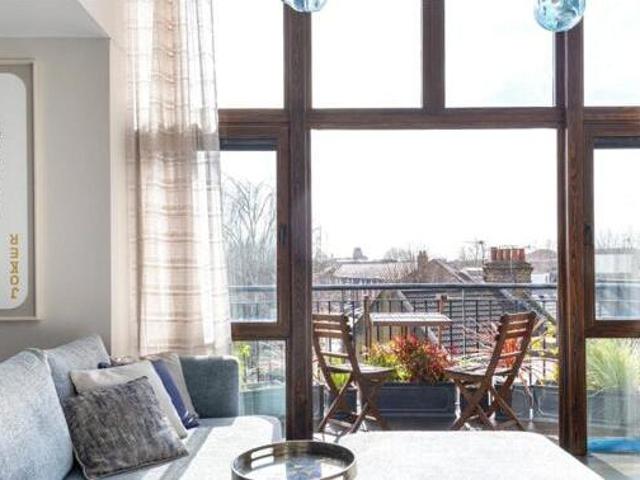 Acton Lane, London, 3 Bedroom Flat