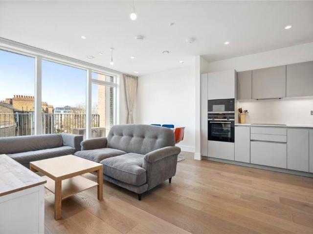 Acton Lane, London, W4 2 bed apartment to rent £3,300 pcm £762 pw
