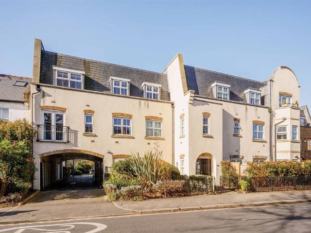 Acton Lane, London W4, 2 bed flat to rent, £2,250 pcm | PrimeLocation