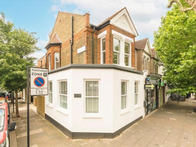 Acton Lane, London W4 2 bed maisonette to rent £2,700 pcm £623 pw