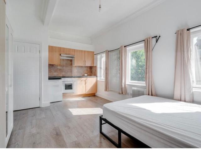 Acton, London NW6, Acton, 1 bed flat to rent, £1,500 pcm | PrimeLocation