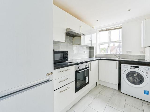 Acton, London, W3 1 bed flat to rent £1,800 pcm £415 pw