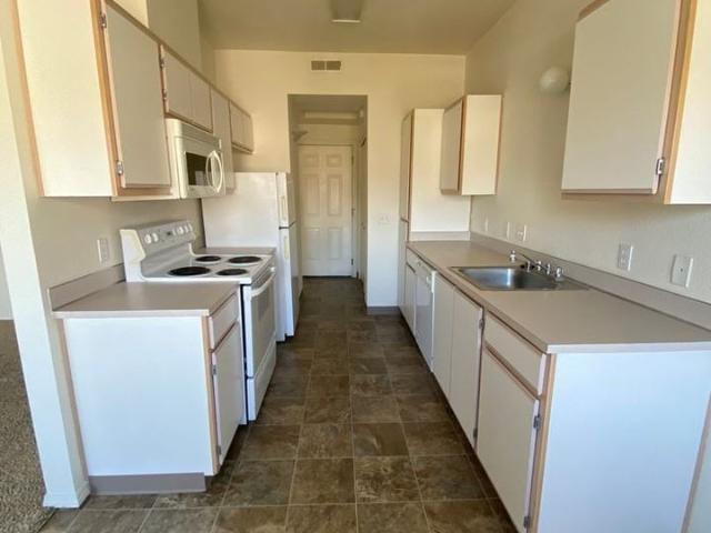 Aaron Ridge Apartments in Richland, WA with 1 or 2 Bedrooms, Pool, Fitness Center, A/C & More! 1 Bedroom Apartment for Rent at 900 Aaron Dr, Richland, WA 99352