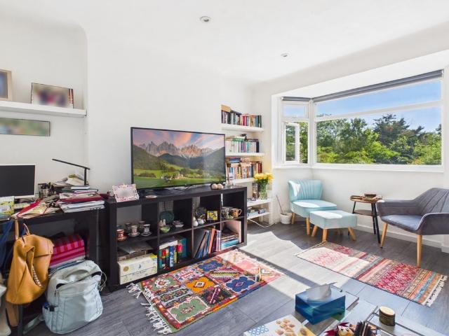 Aboyne Drive, West Wimbledon SW20, 2 bed flat to rent, £1,600 pcm | PrimeLocation