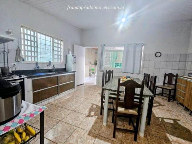 Abadia central: duas casas no mesmo lote com excelente potencial