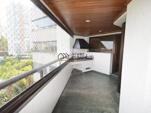 Abaixo do Valor de mercado. Apto amplo, varanda fechada com vidro