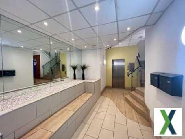Abby Homes are pleased to offer this modern two bed bedroom apartment E14