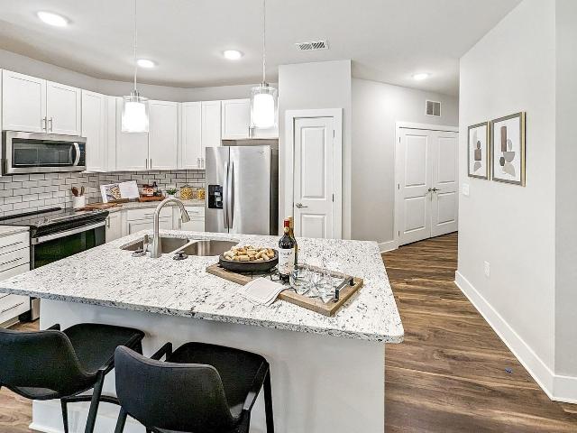 Abberly Royal Creek 2 Bedroom Apartment for Rent at 15101 Royal Creek Dr, Raleigh, NC 27603